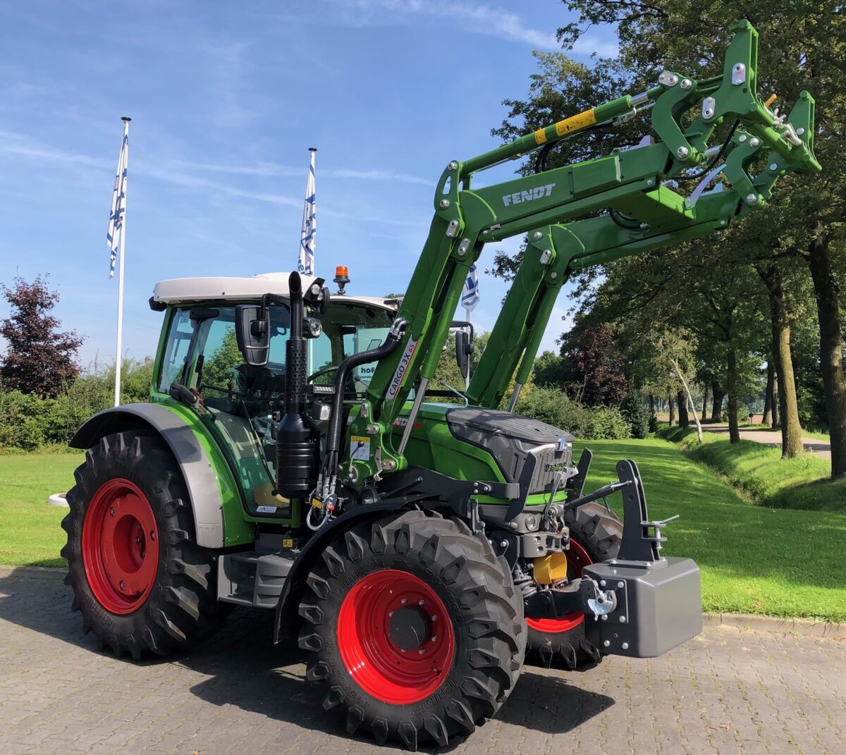 Compacte Fendt 211 Vario voor melkveebedrijf Scholten uit Buurse ...