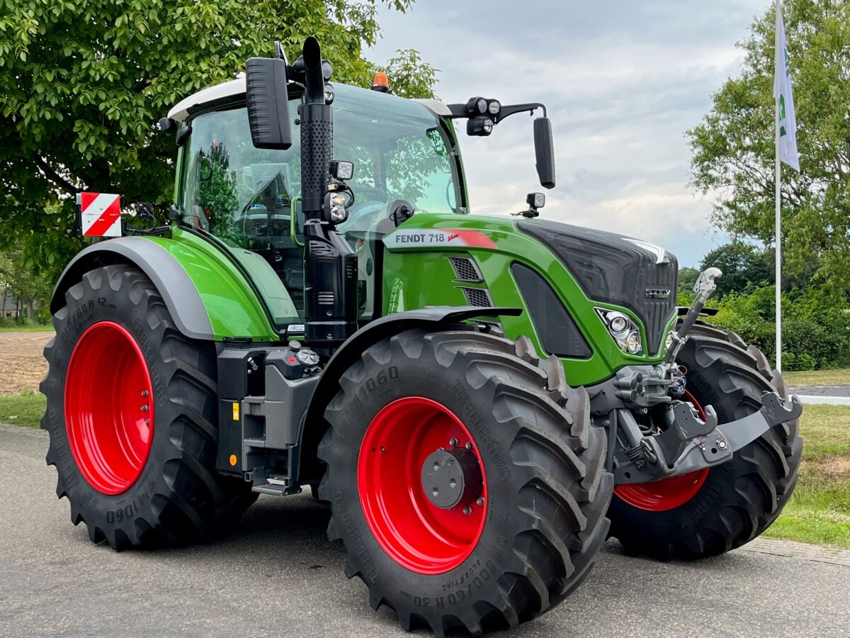 Fendt 718 Vario S4 Profi voor loonbedrijf Westerveld uit Breedenbroek ...