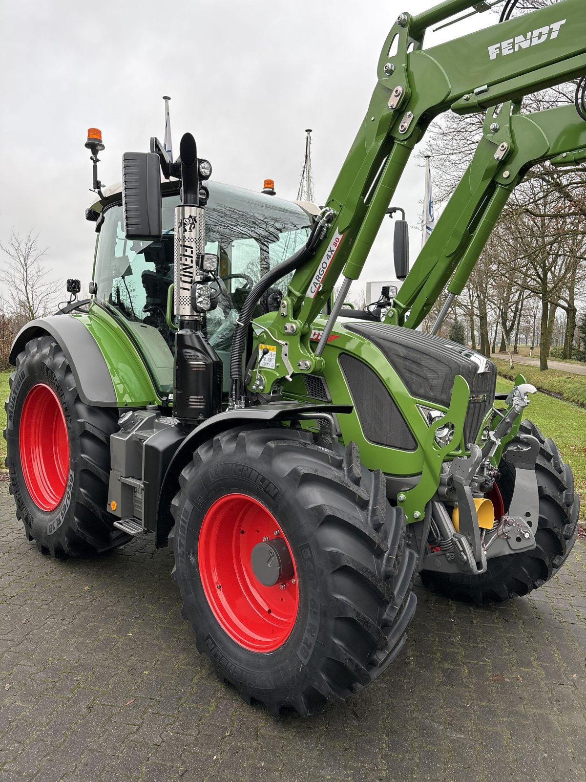 Zeer complete Fendt 516 Profi+ met Fendt Cargo voorlader afgeleverd ...